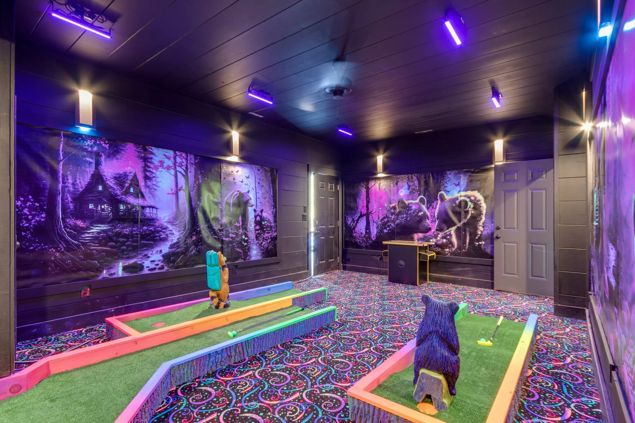 BEAR MOUNTAIN LODGE - 18 bedroom Cabin in Gatlinburg