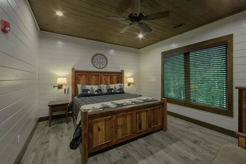 GRAND LECONTE LODGE - 21 bedroom Cabin in Pigeon Forge