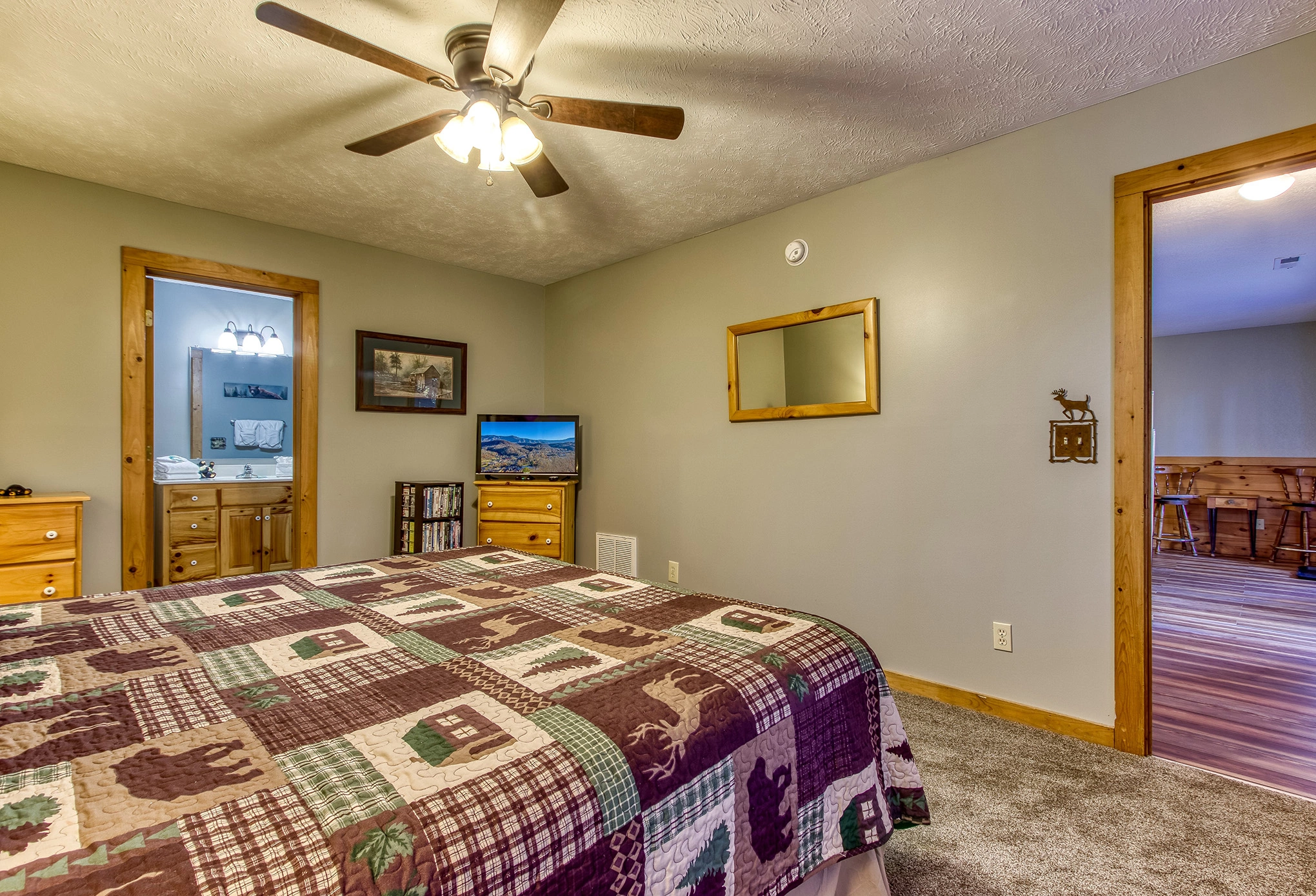 LAZY DAZE LODGE - 3 bedroom Cabin in Gatlinburg