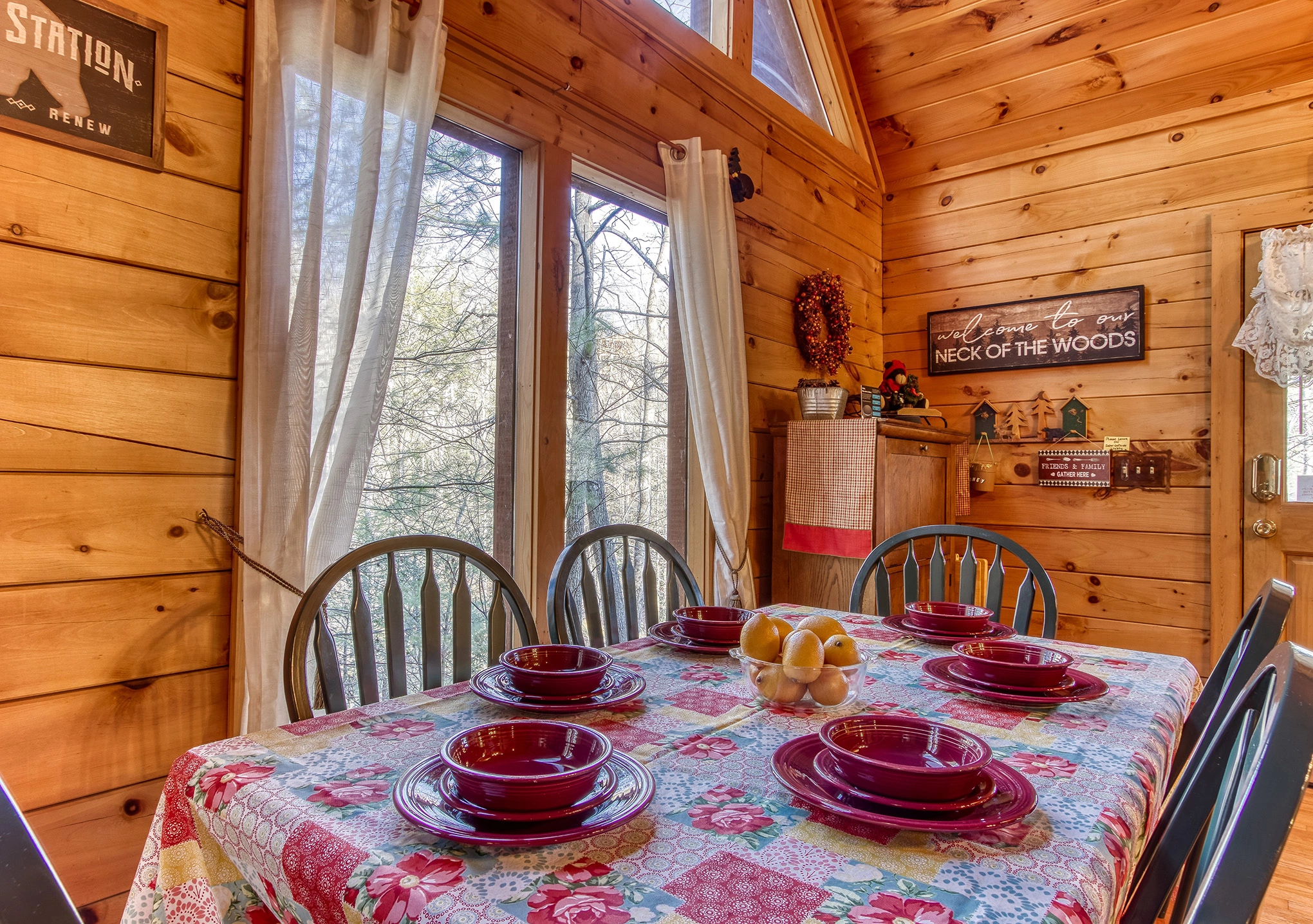 LAZY DAZE LODGE - 3 bedroom Cabin in Gatlinburg