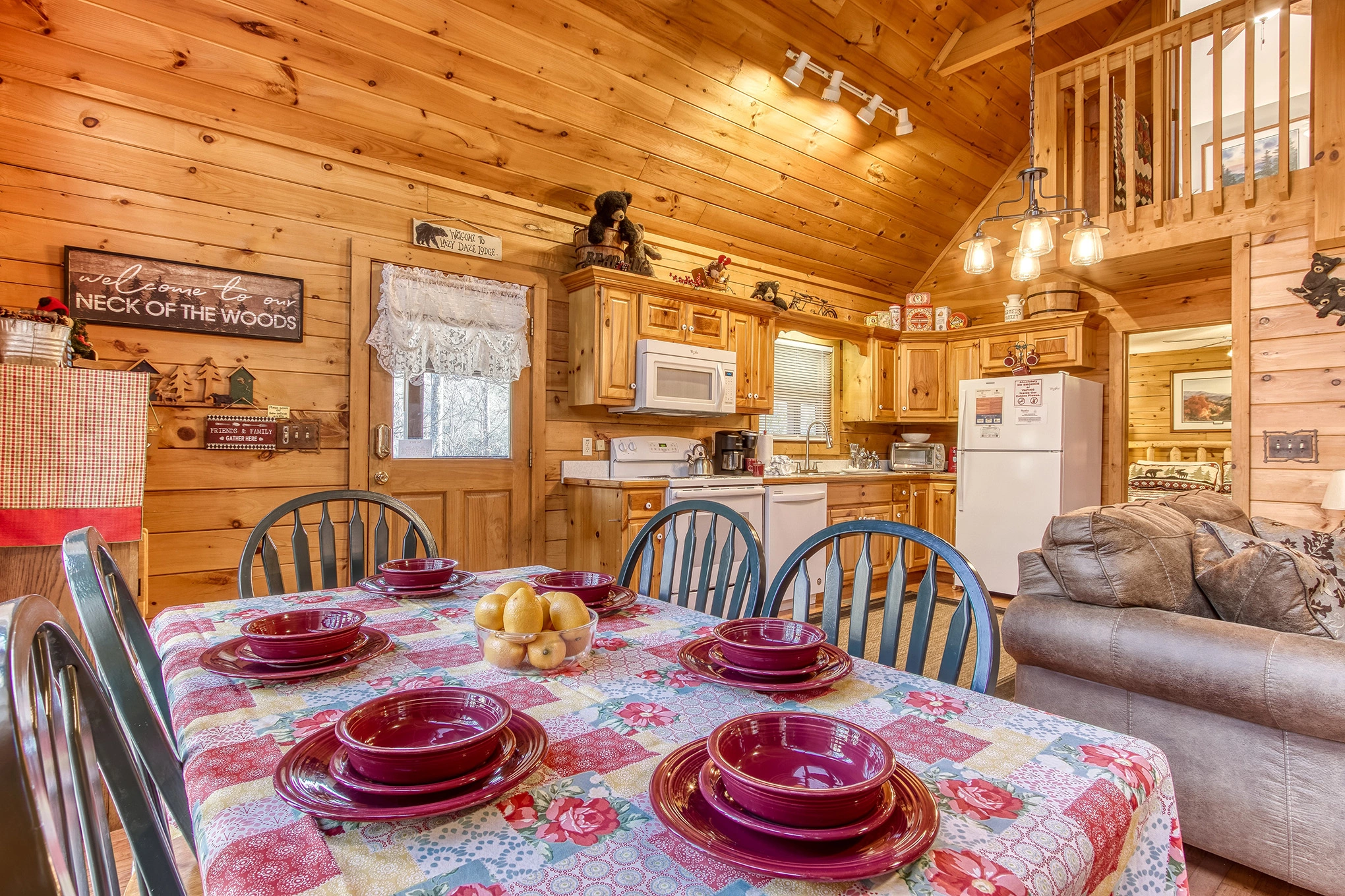 LAZY DAZE LODGE - 3 bedroom Cabin in Gatlinburg