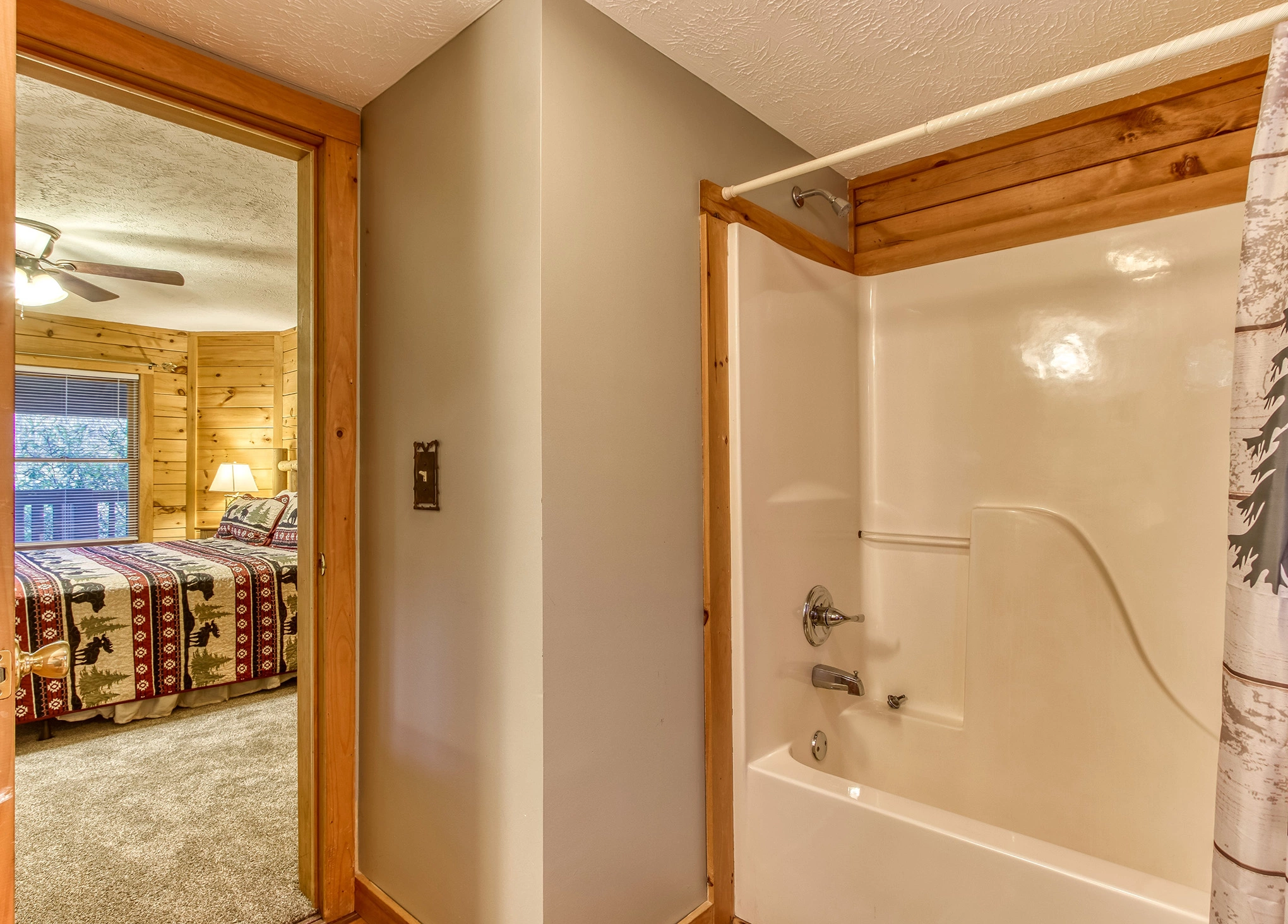 LAZY DAZE LODGE - 3 bedroom Cabin in Gatlinburg