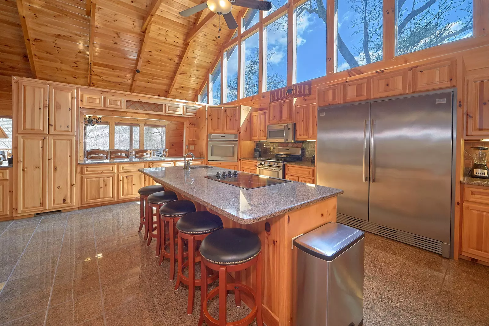 TOP NOTCH LODGE - 6 bedroom Cabin in Sevierville