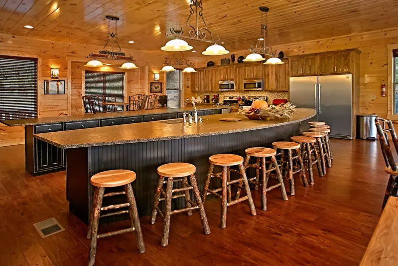 THE BIG MOOSE LODGE - 16 bedroom Cabin in Sevierville