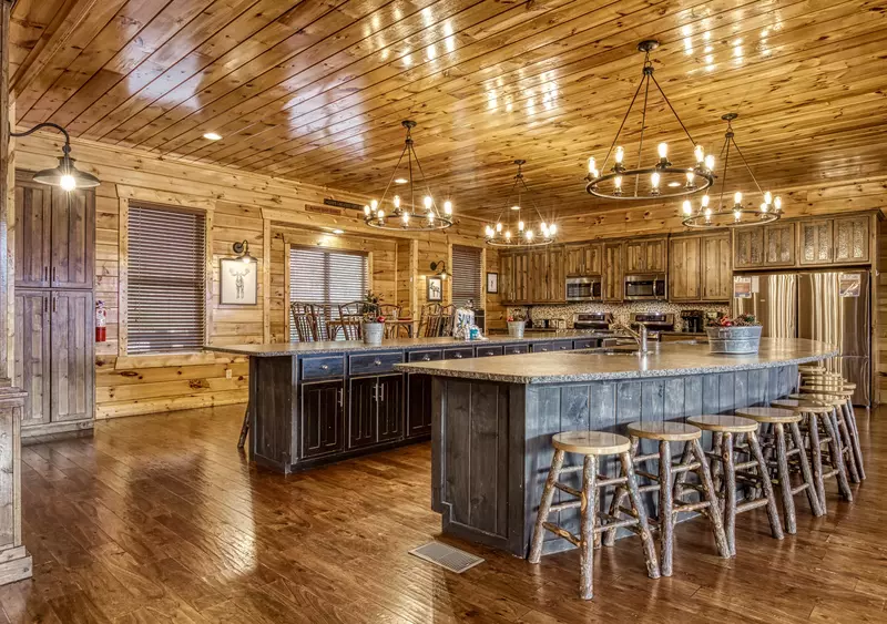 THE BIG MOOSE LODGE - 16 bedroom Cabin in Sevierville