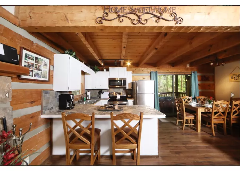 BEAR CROSSING - 2 bedroom Cabin in Gatlinburg