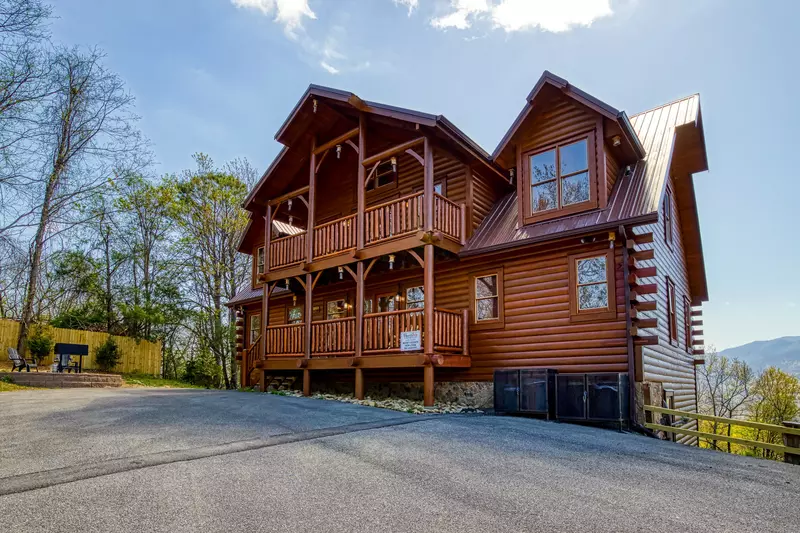 MOUNT LECONTE VIEW LODGE - 8 bedroom Cabin in Gatlinburg