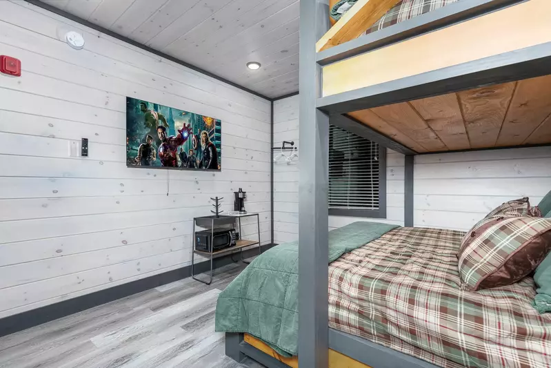 BEAR MOUNTAIN LODGE - 18 bedroom Cabin in Gatlinburg