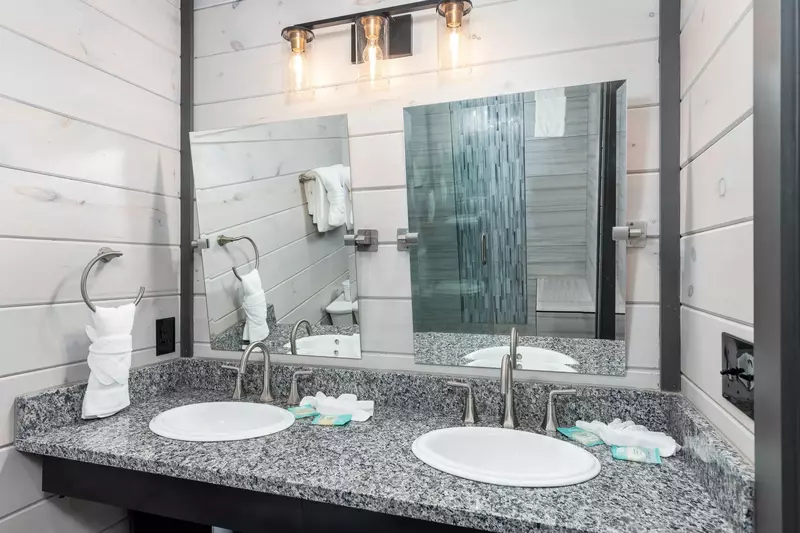 BEAR MOUNTAIN LODGE - 18 bedroom Cabin in Gatlinburg