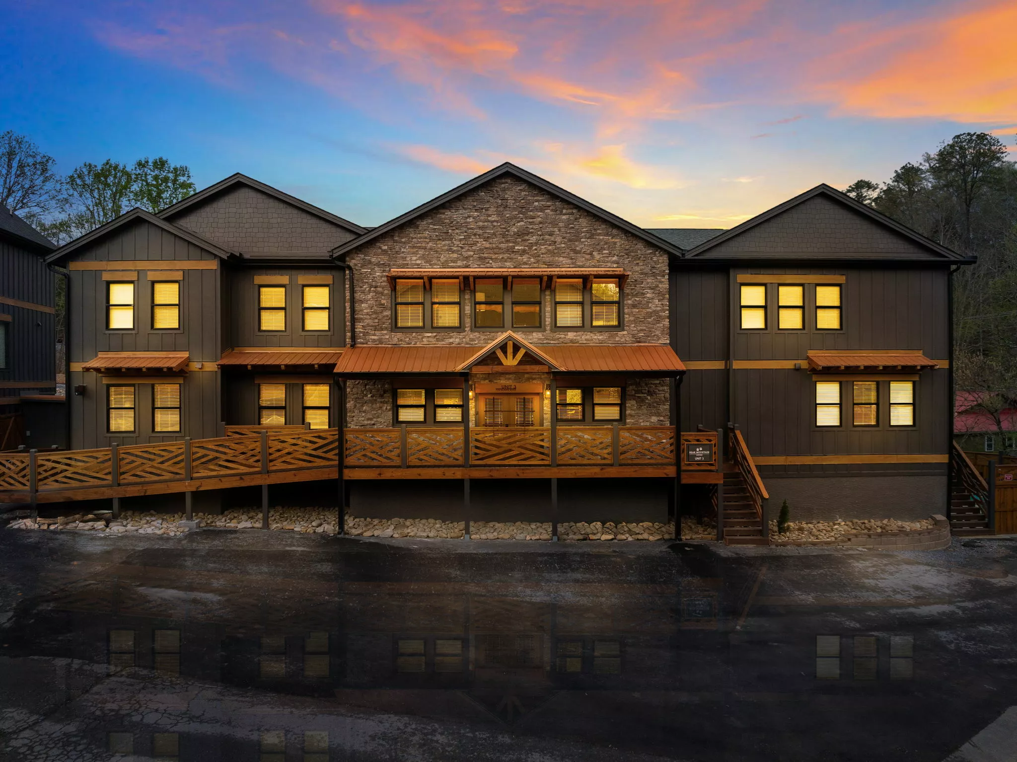 BEAR MOUNTAIN LODGE - 18 bedroom Cabin in Gatlinburg