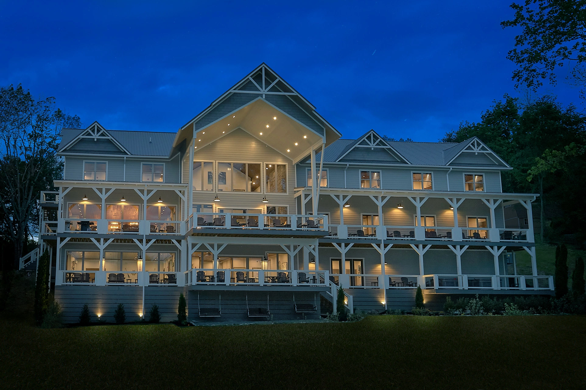 GRAND LECONTE LODGE - 21 bedroom Cabin in Pigeon Forge