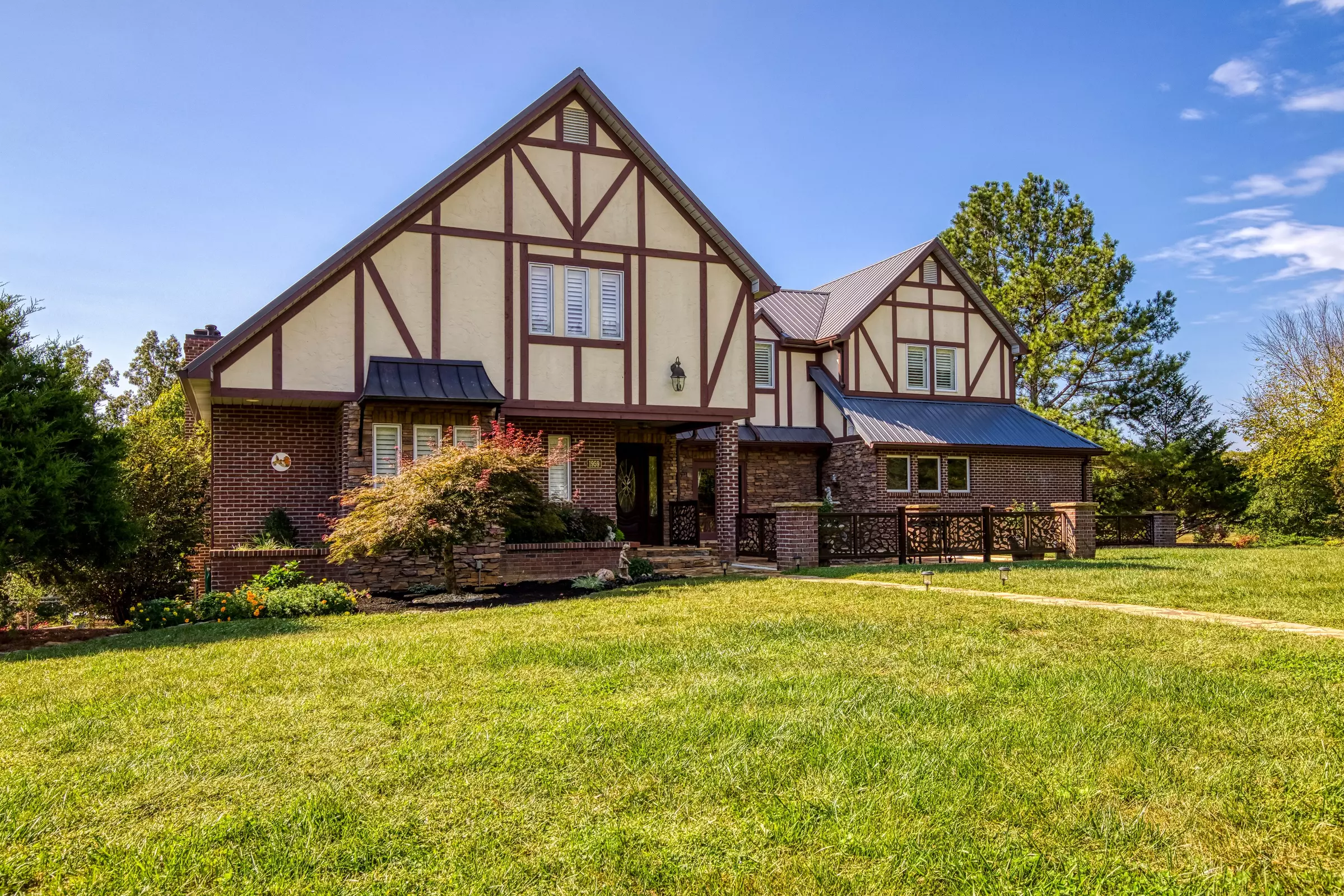 TUDOR ROSE LODGE - 6 bedroom House in Sevierville