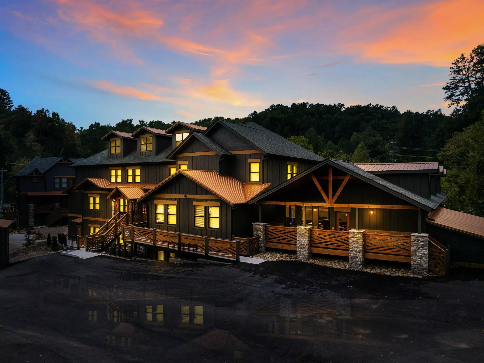 BIG BEAR COVE LODGE - 26 bedroom Cabin in Gatlinburg