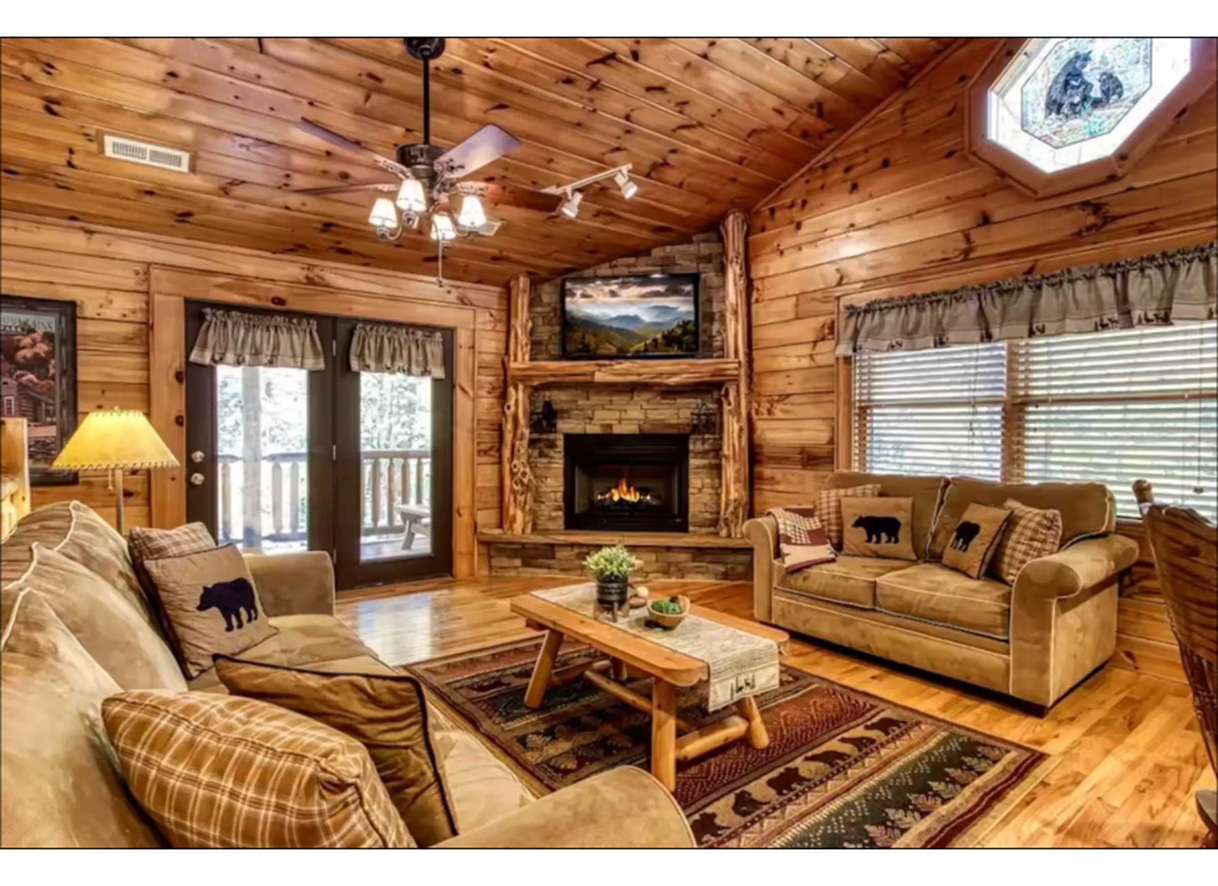 LITTLE BEAR COVE - 3 bedroom Cabin in Sevierville